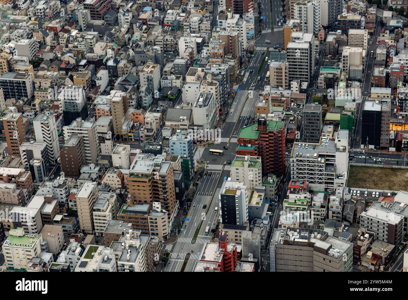 An overhead view of a traffic intersection in Tokyo, Traffic in a big ...