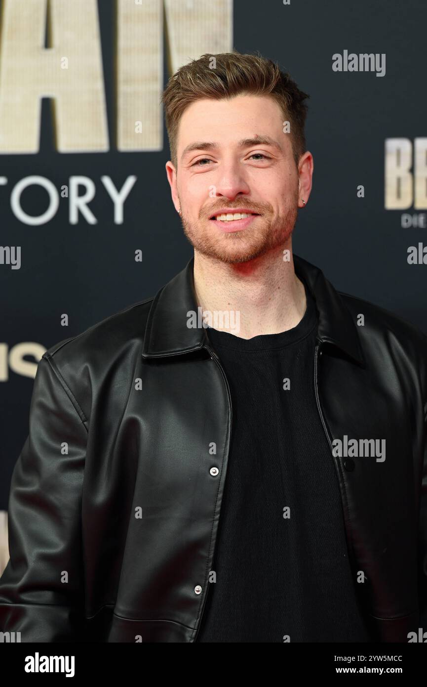 Schauspieler Dominik Flade kommt zur Premiere des Films Better Man, die ...