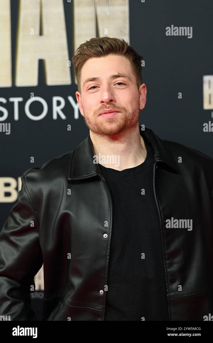 Schauspieler Dominik Flade kommt zur Premiere des Films Better Man, die ...