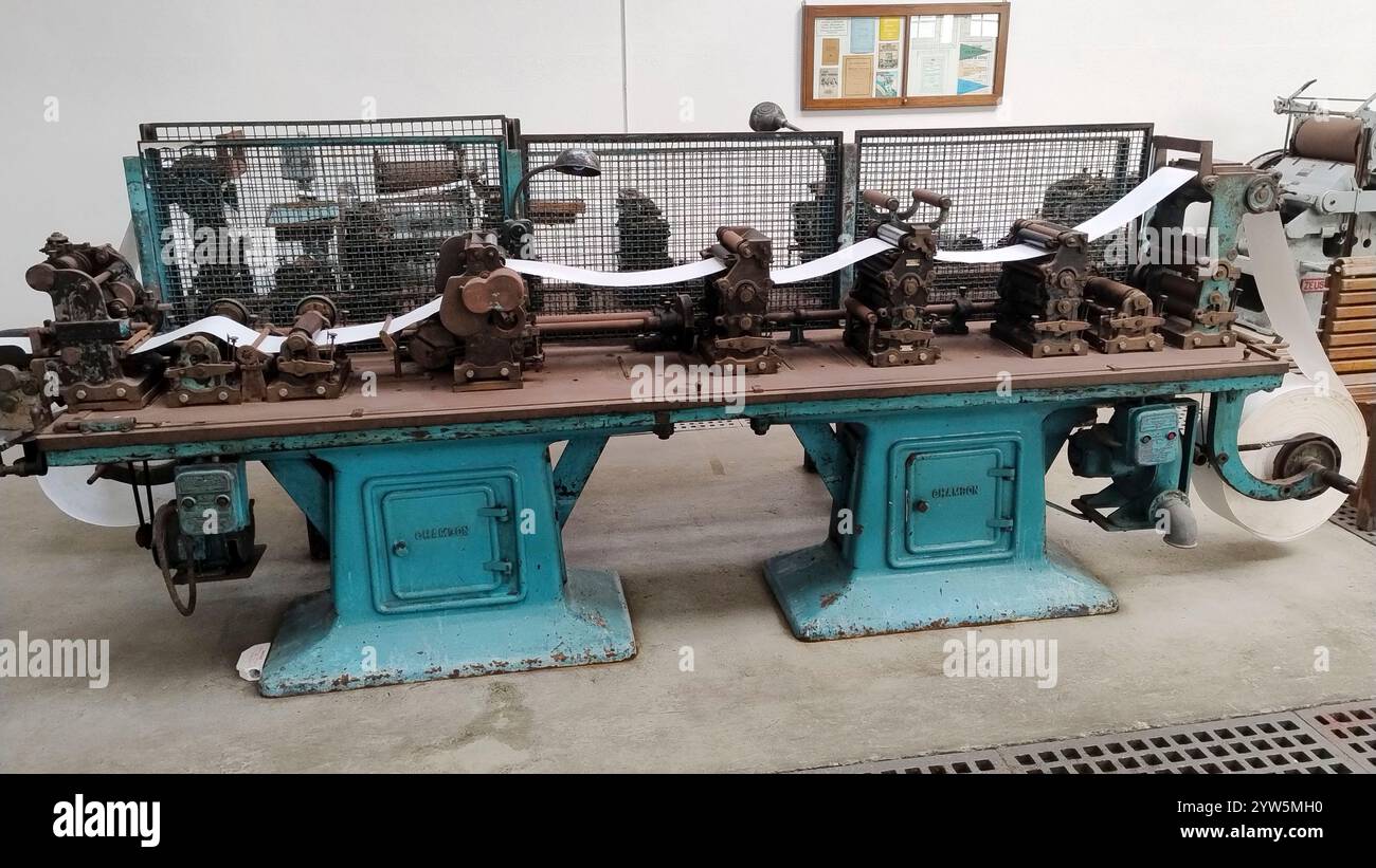 Antique ticket machine hi-res stock photography and images - Alamy