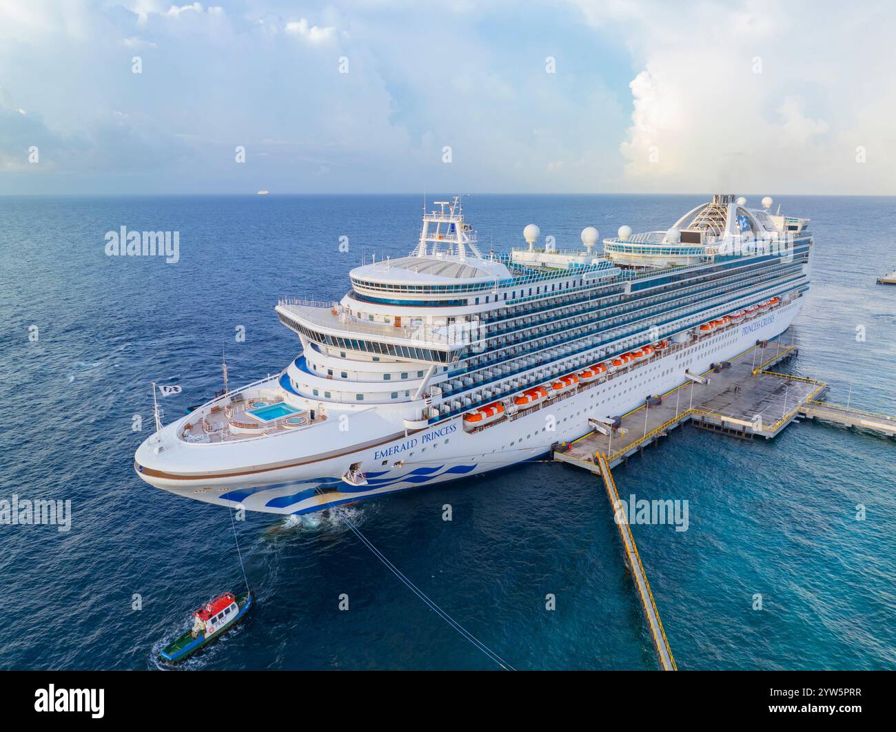 Emerald princess aerial view hi-res stock photography and images - Alamy