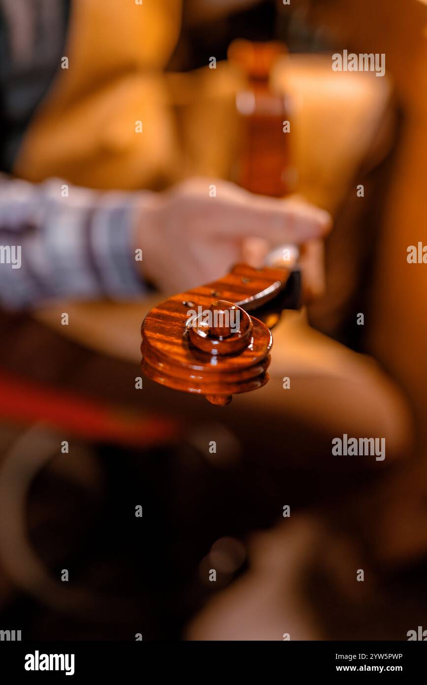 Musical instrument making hi-res stock photography and images - Alamy