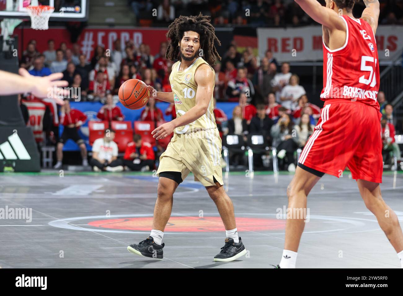 Tyger Campbell (SC RASTA Vechta, #10) mit Ball, GER, FC Bayern Muenchen ...