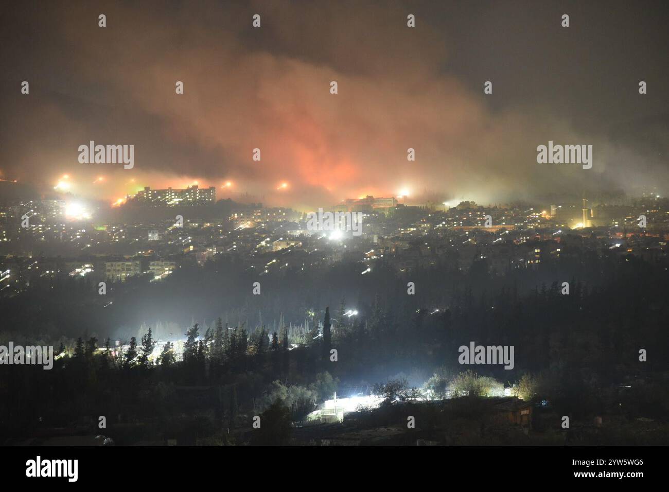 Damascus, Syria. 9th Dec, 2024. Smoke rises following airstrikes in ...