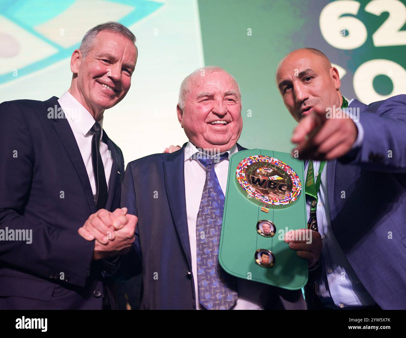 Hamburg, Germany. 09th Dec, 2024. Boxing: Evening of legends, Legends ...