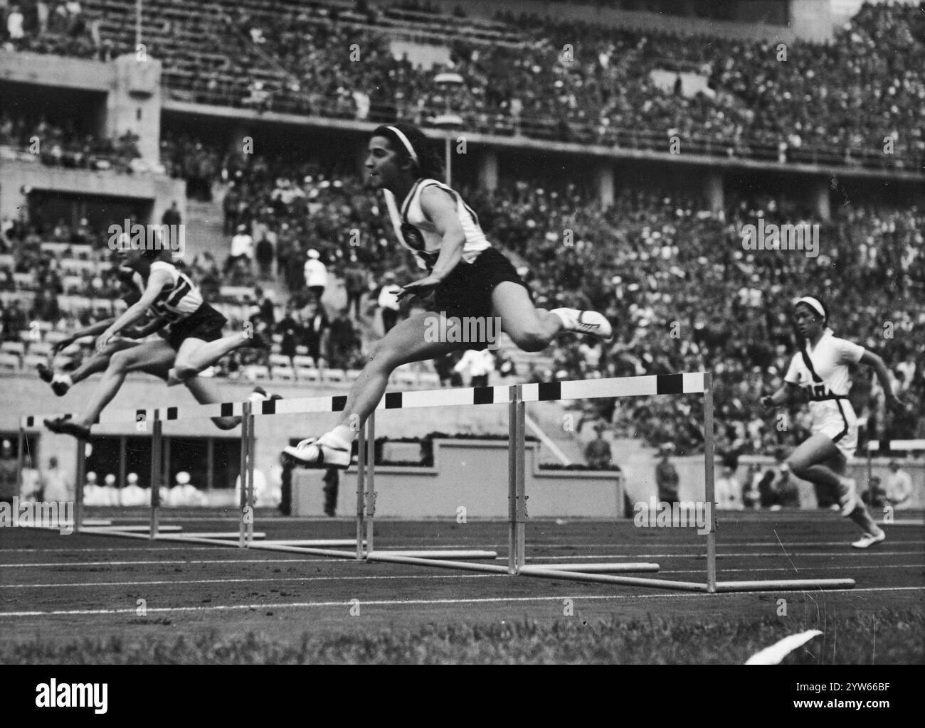 Women's 80-meter hurdles. Visible: English woman Violet Webb, German ...