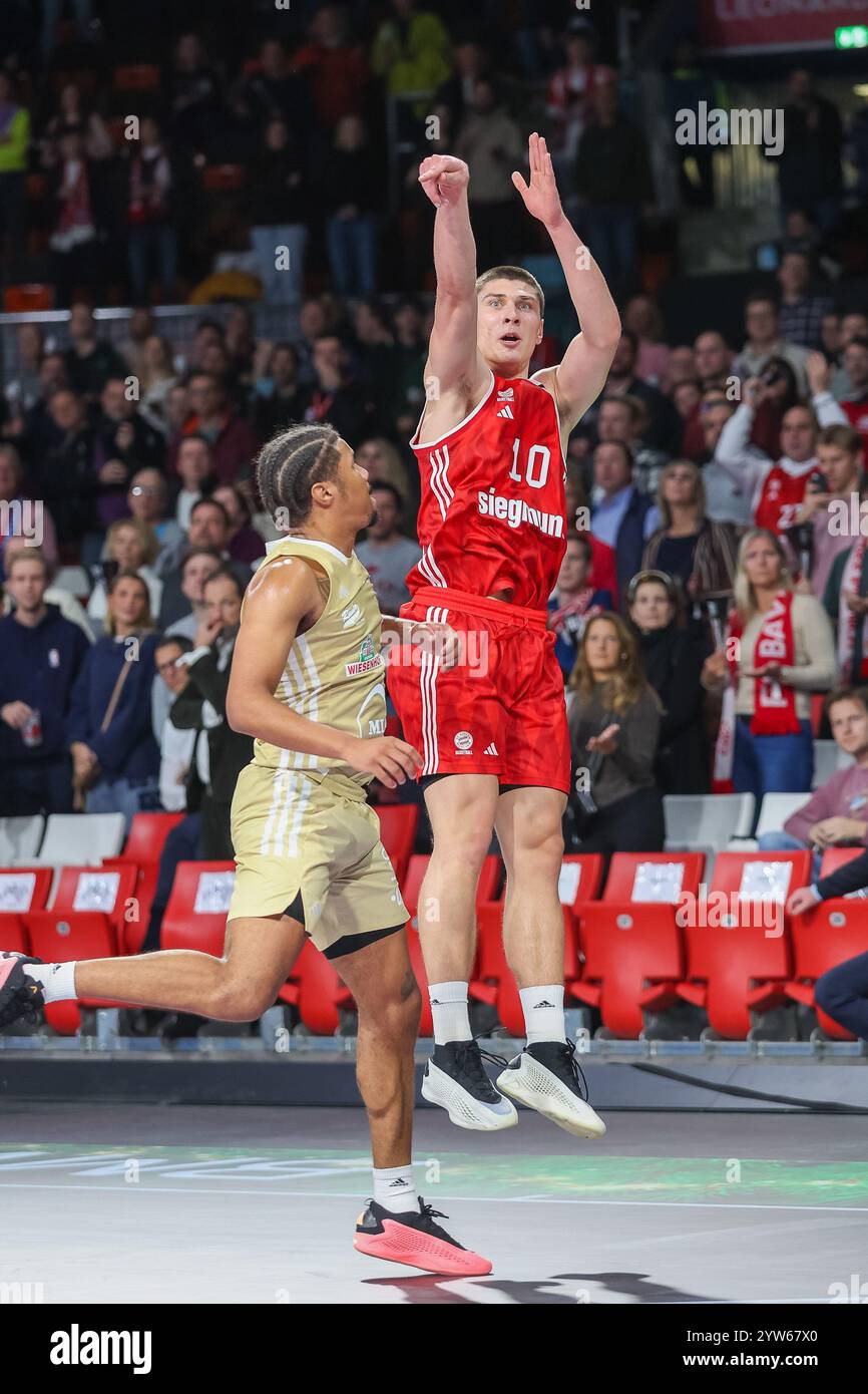 Ivan Kharchenkov (FC Bayern Basketball, #10) nach Wurf, GER, FC Bayern ...