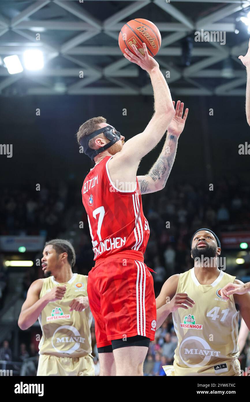 Onuralp Bitim (FC Bayern Basketball, #17) beim Wurf, GER, FC Bayern Muenchen vs. SC RASTA Vechta ...