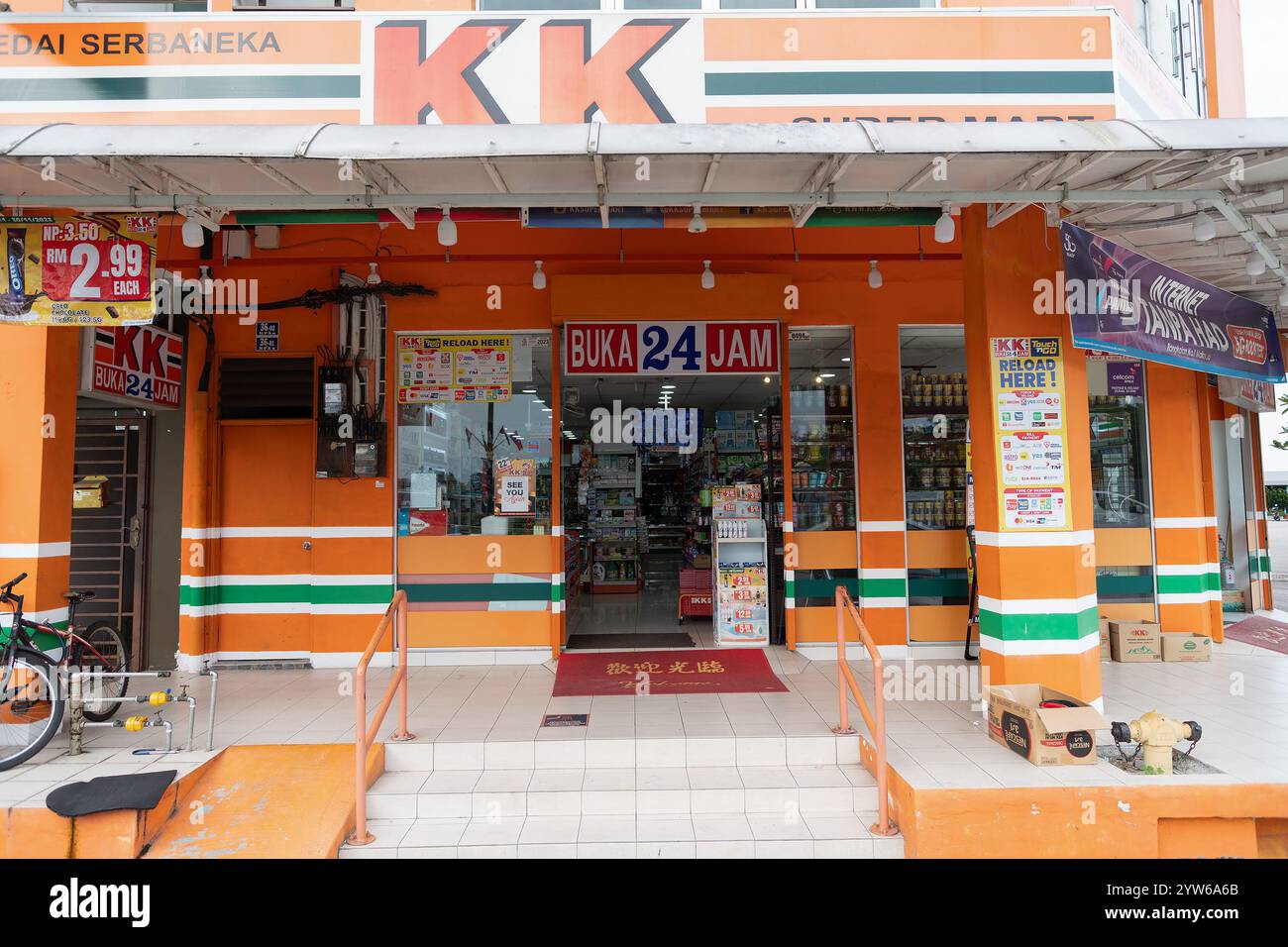 SENAI, MALAYSIA - NOVEMBER 27, 2023: entrance to KK Super Mart, a ...