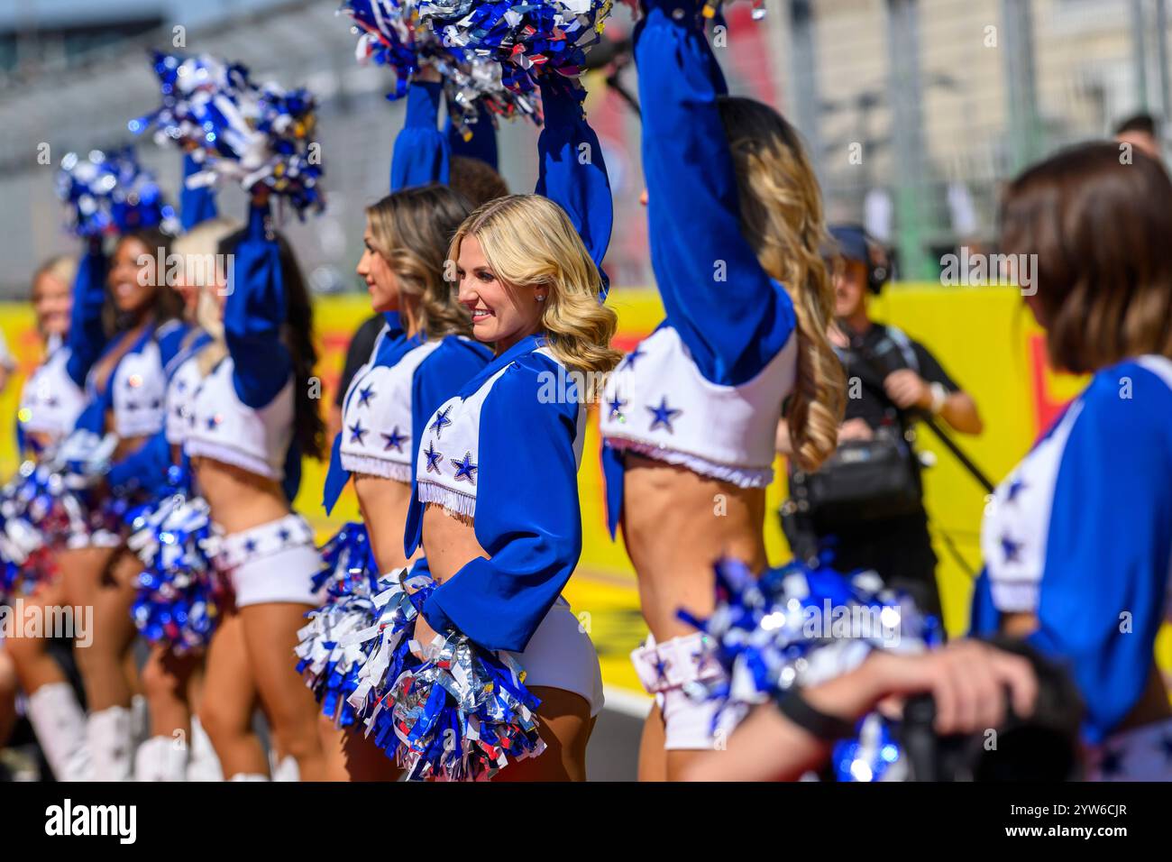 The Dallas Cowboy cheerleaders perform during the Driver's Parade ...