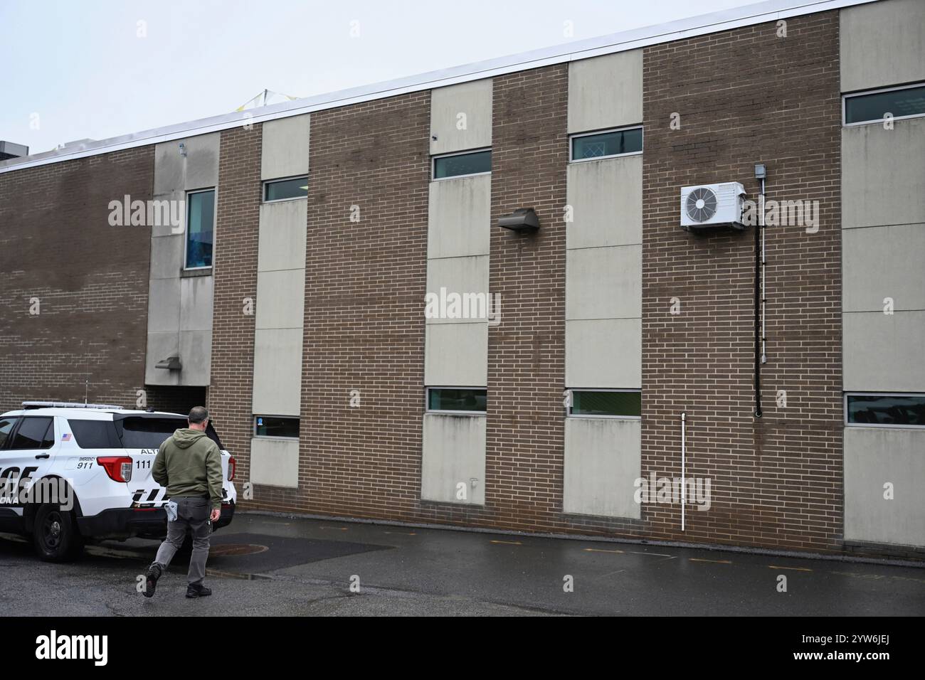 A law enforcement officer walks into the Altoona Police Department ...