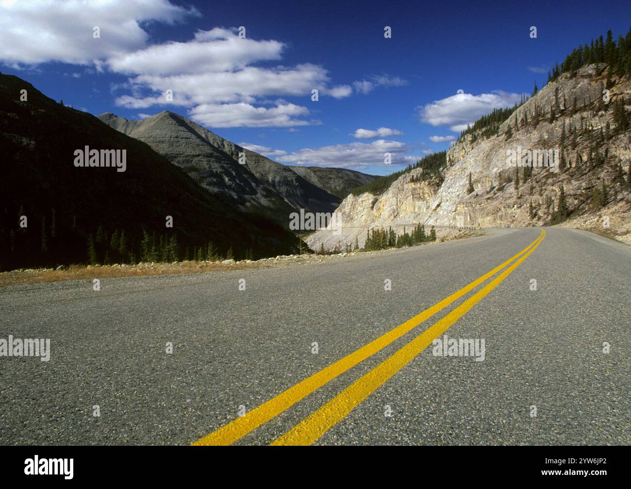 Alaska highway in canada hi-res stock photography and images - Alamy