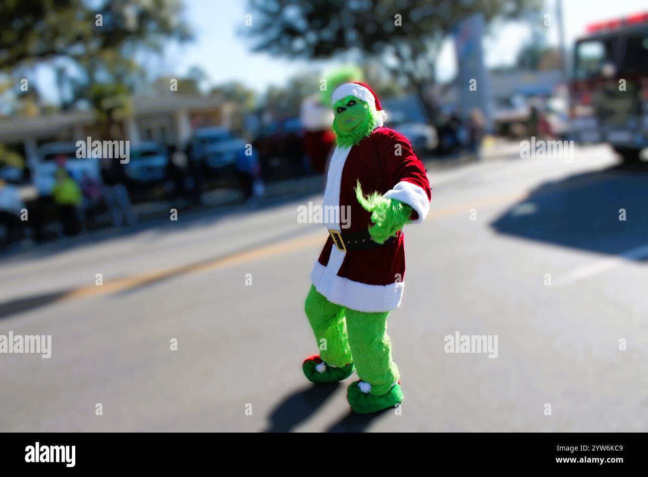 GRINCH DANCING AT CHRISTMAS PARADE 2024 Stock Photo - Alamy