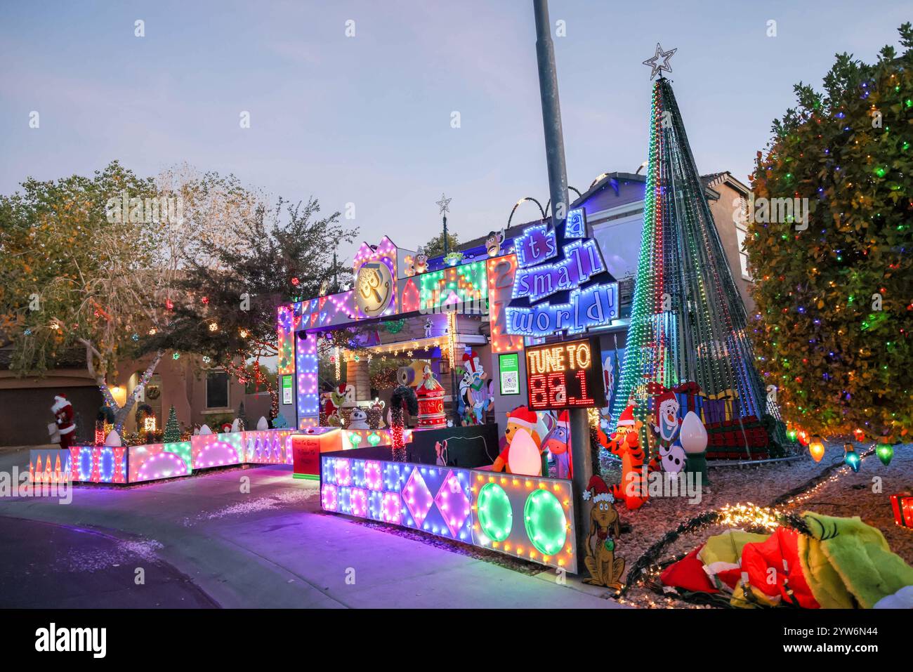 The Disney-inspired Lights Holiday Display at Stacie and Mike Parsons ...