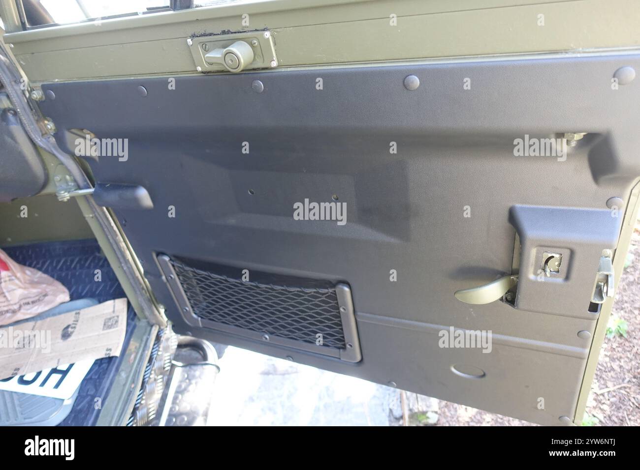 Land rover military 110 defender hi-res stock photography and images ...