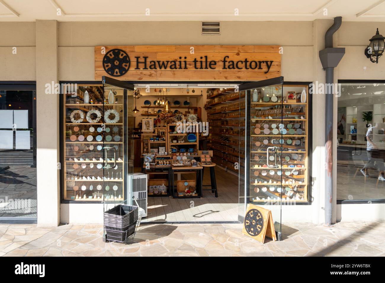 Hawaii tile factory hi-res stock photography and images - Alamy
