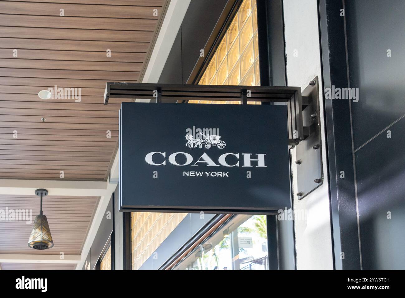 Coach usa logo hi-res stock photography and images - Alamy