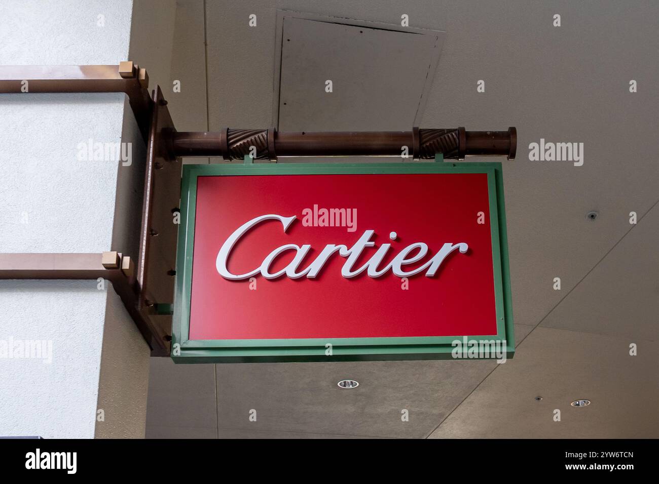Cartier store interior hi-res stock photography and images - Alamy