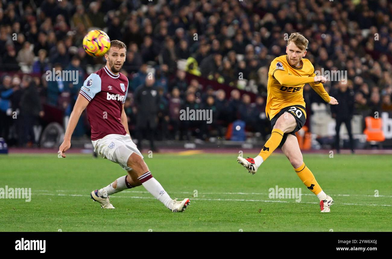 London, UK. 9th Dec, 2024. Tommy Doyle (Wolves) has a shot during the ...