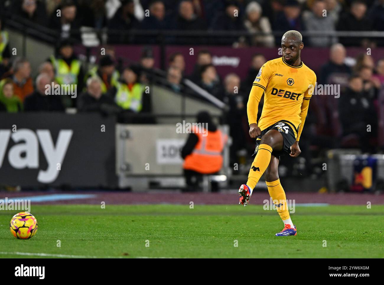 London, UK. 9th Dec, 2024. Toti Gomes (Wolves) during the West Ham vs ...