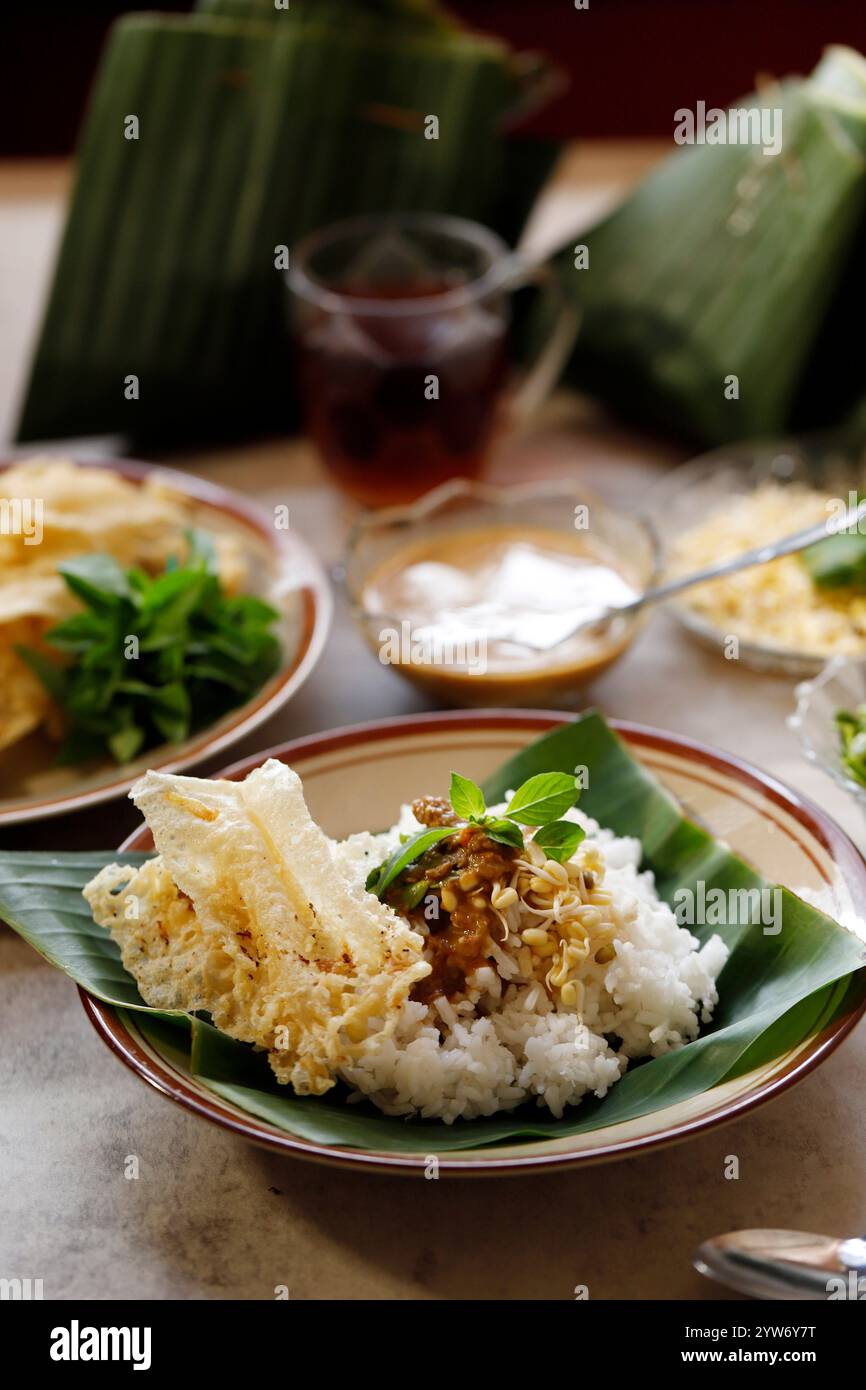 Nasi tumpang hi-res stock photography and images - Alamy