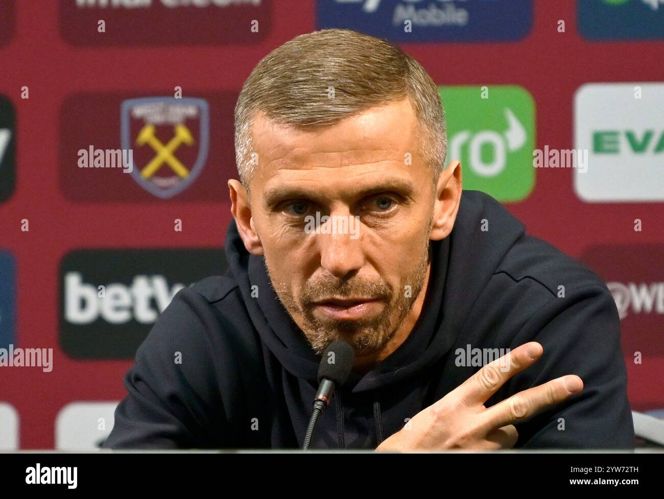 London, UK. 9th Dec, 2024. Gary O'Neil (Wolves, Head Coach) in the ...