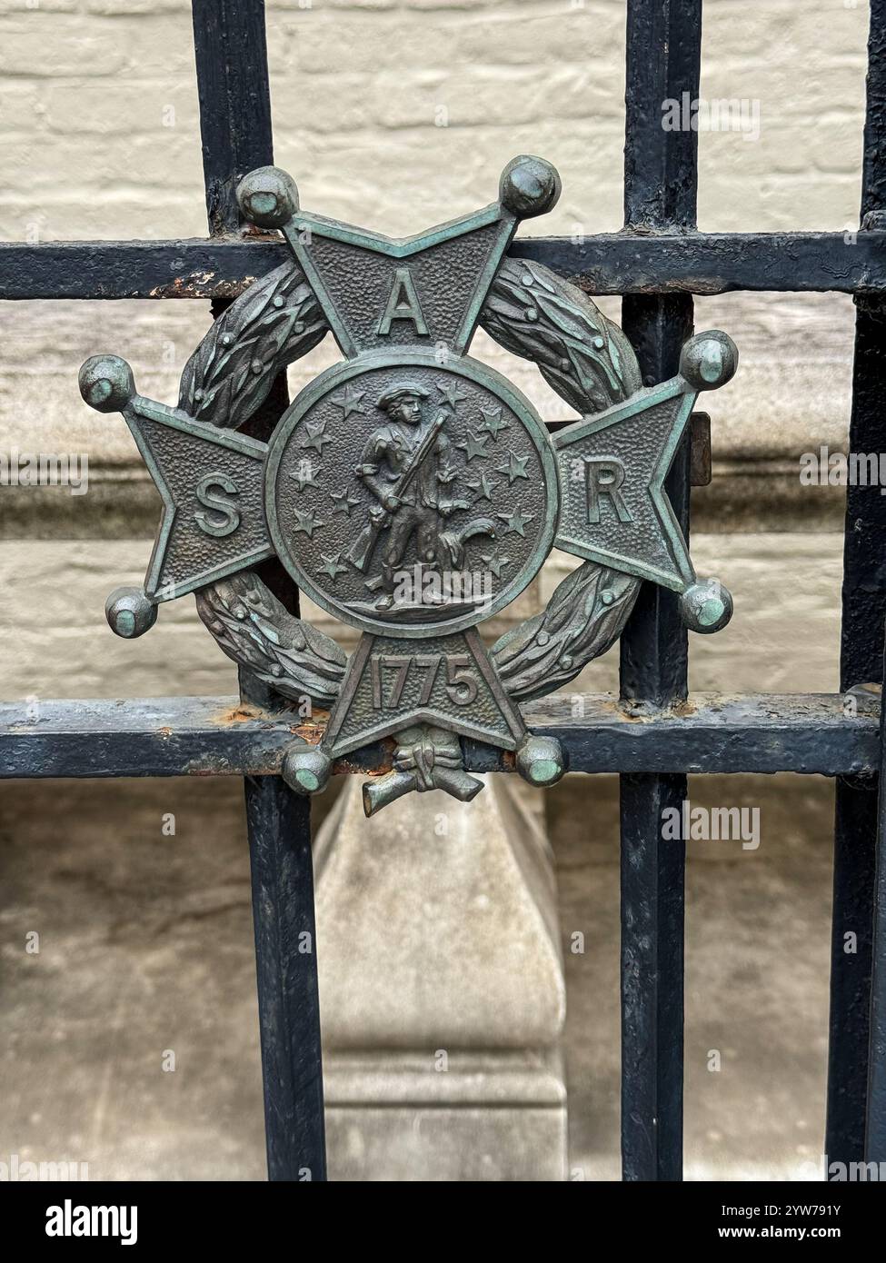 Emblem of Sons of the American Revolution on Fence Surrounding Grave of ...