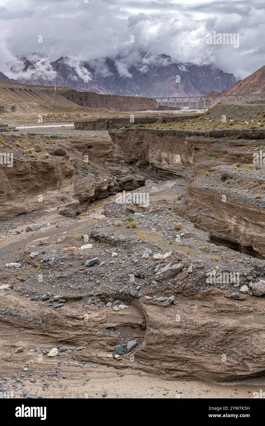 The majestic scenery of Kunlun snow mountains under a cloudy sky ...