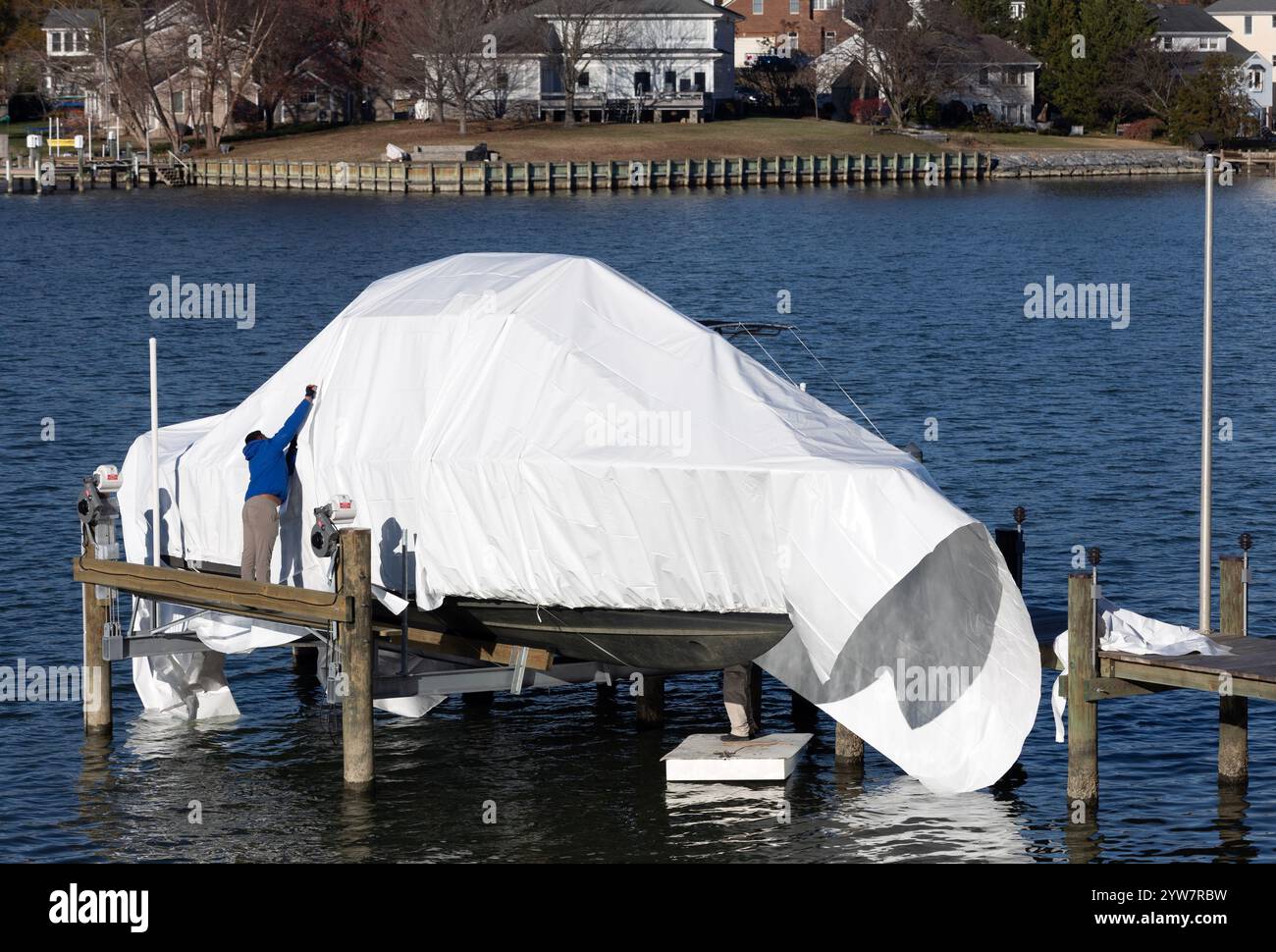 Boat winterization shrink wrap in Maryland, USA Stock Photo - Alamy Boat winterization shrink wrap in Maryland, USA Stock Photo - Alamy