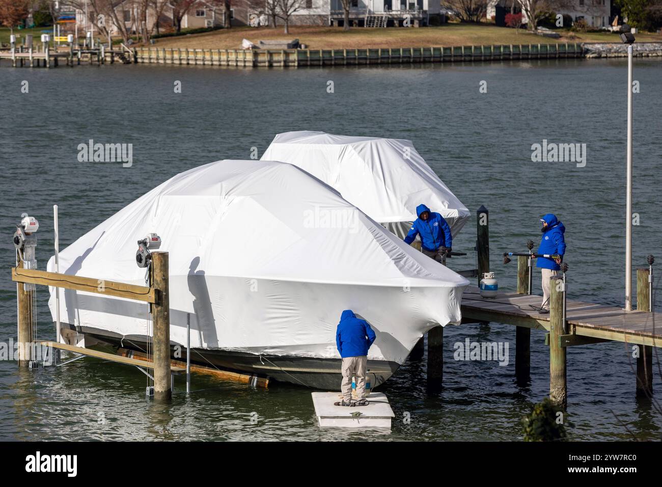 Boat winterization shrink wrap in Maryland, USA Stock Photo - Alamy Boat winterization shrink wrap in Maryland, USA Stock Photo - Alamy