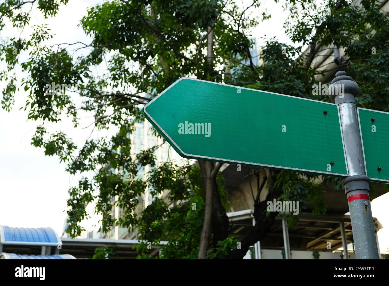 blank sign road information sign for tourists, mock up pointer board sign Stock Photo - Alamy
