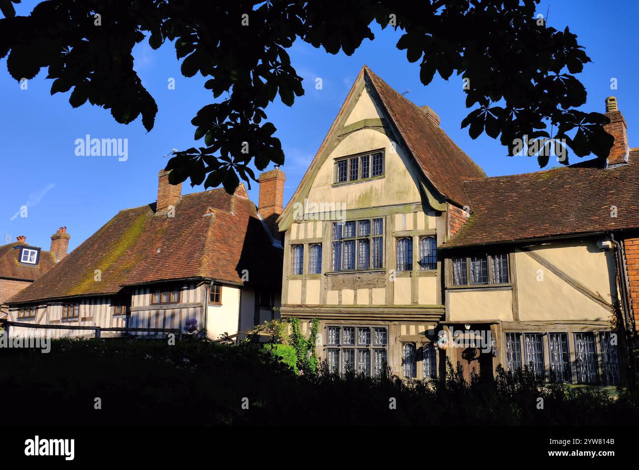 Headcorn: Half timbered houses soon before sunset on High Street ...