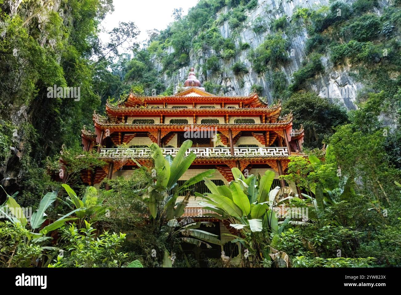 Spectacular view of Sam Poh Tong temple hidden in the mountains in Ipoh ...