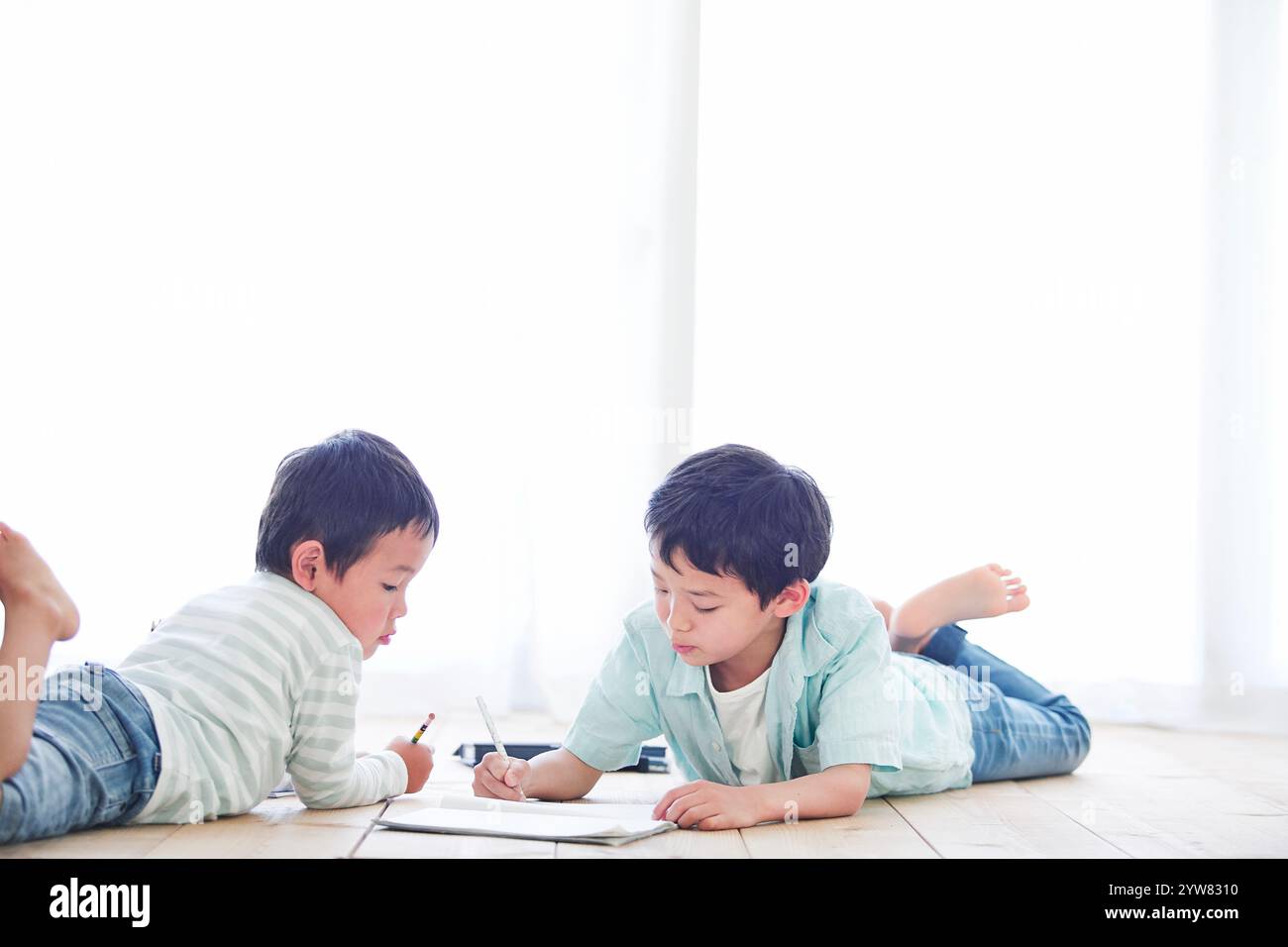 Child pencil 3 hi-res stock photography and images - Alamy