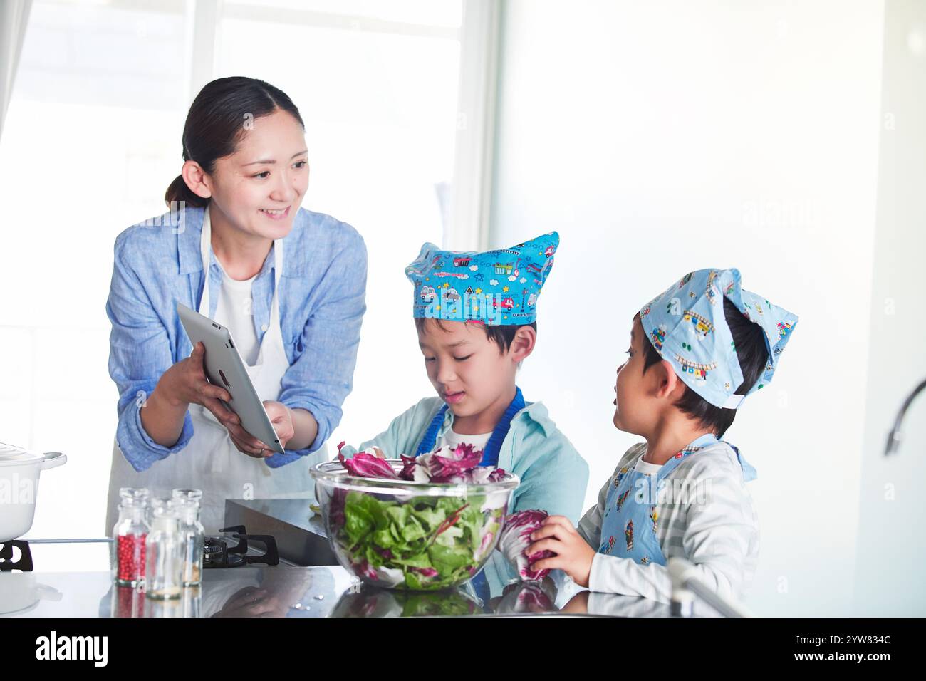 Primary child homework kitchen hi-res stock photography and images - Alamy