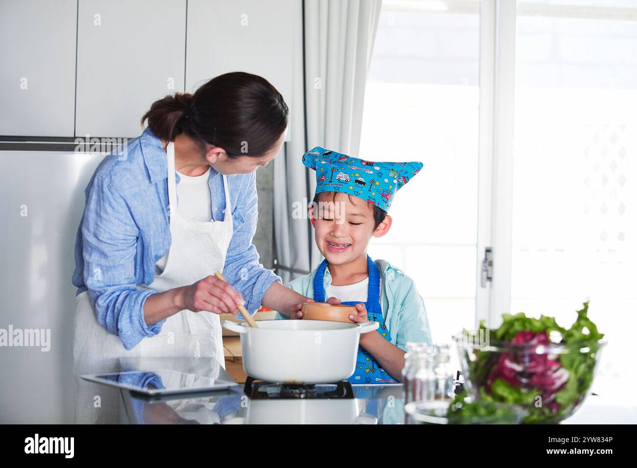 Kitchen 2 hi-res stock photography and images - Alamy