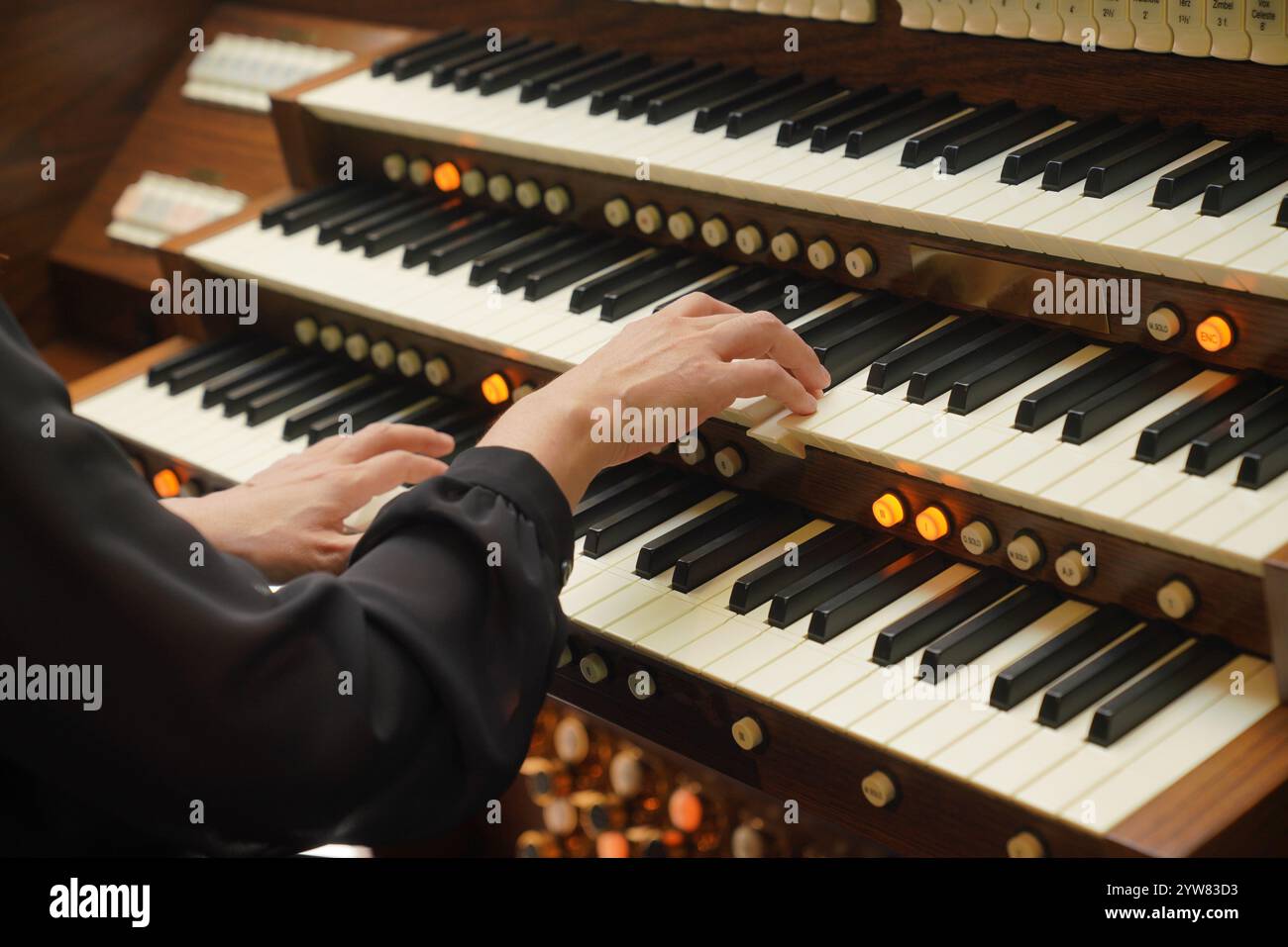 Electone hi-res stock photography and images - Alamy