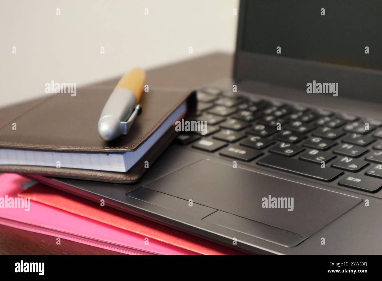 Pen notepad hi-res stock photography and images - Alamy