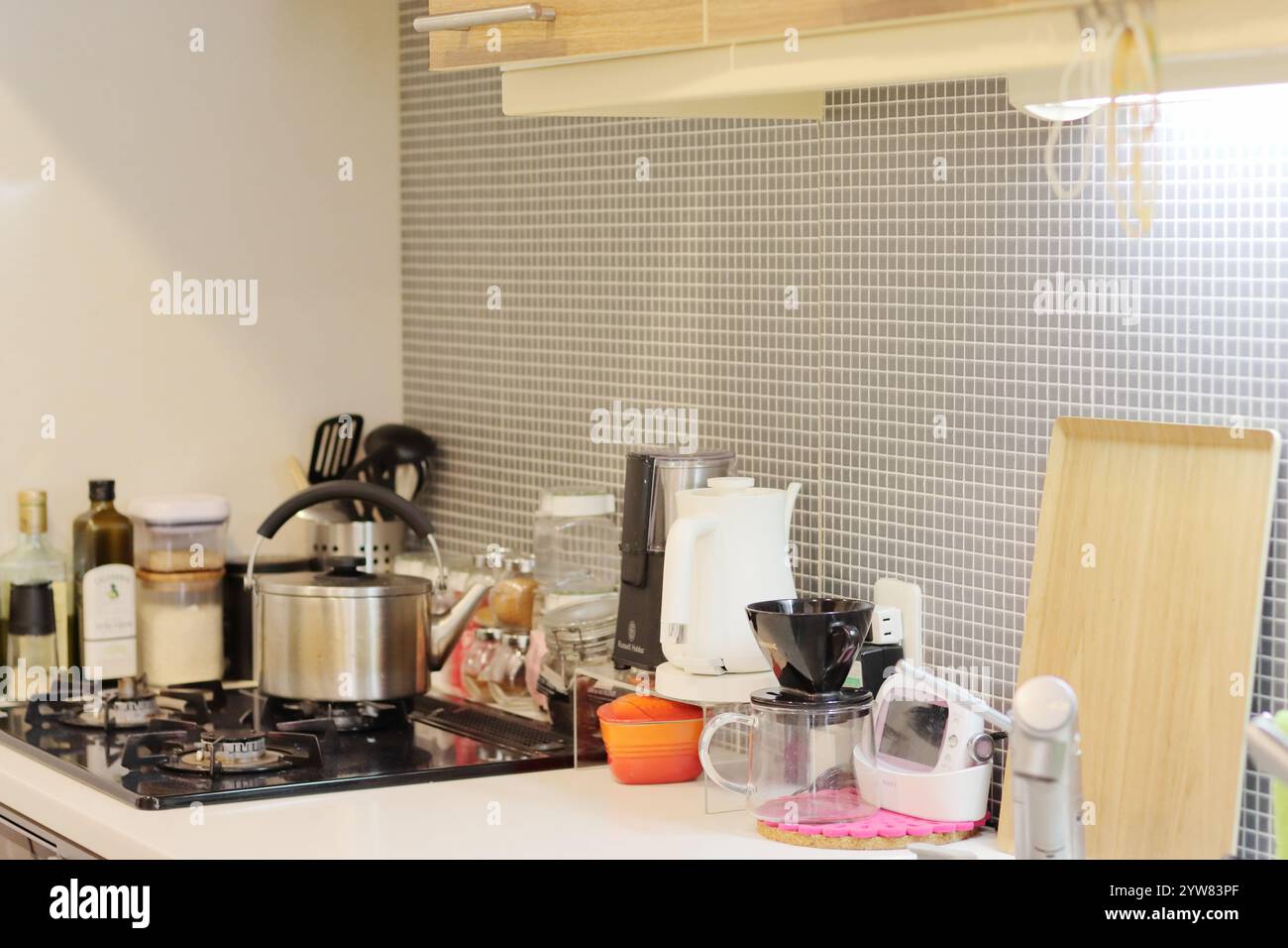 Clean and tidy kitchen, albeit with a lived-in feel Stock Photo - Alamy