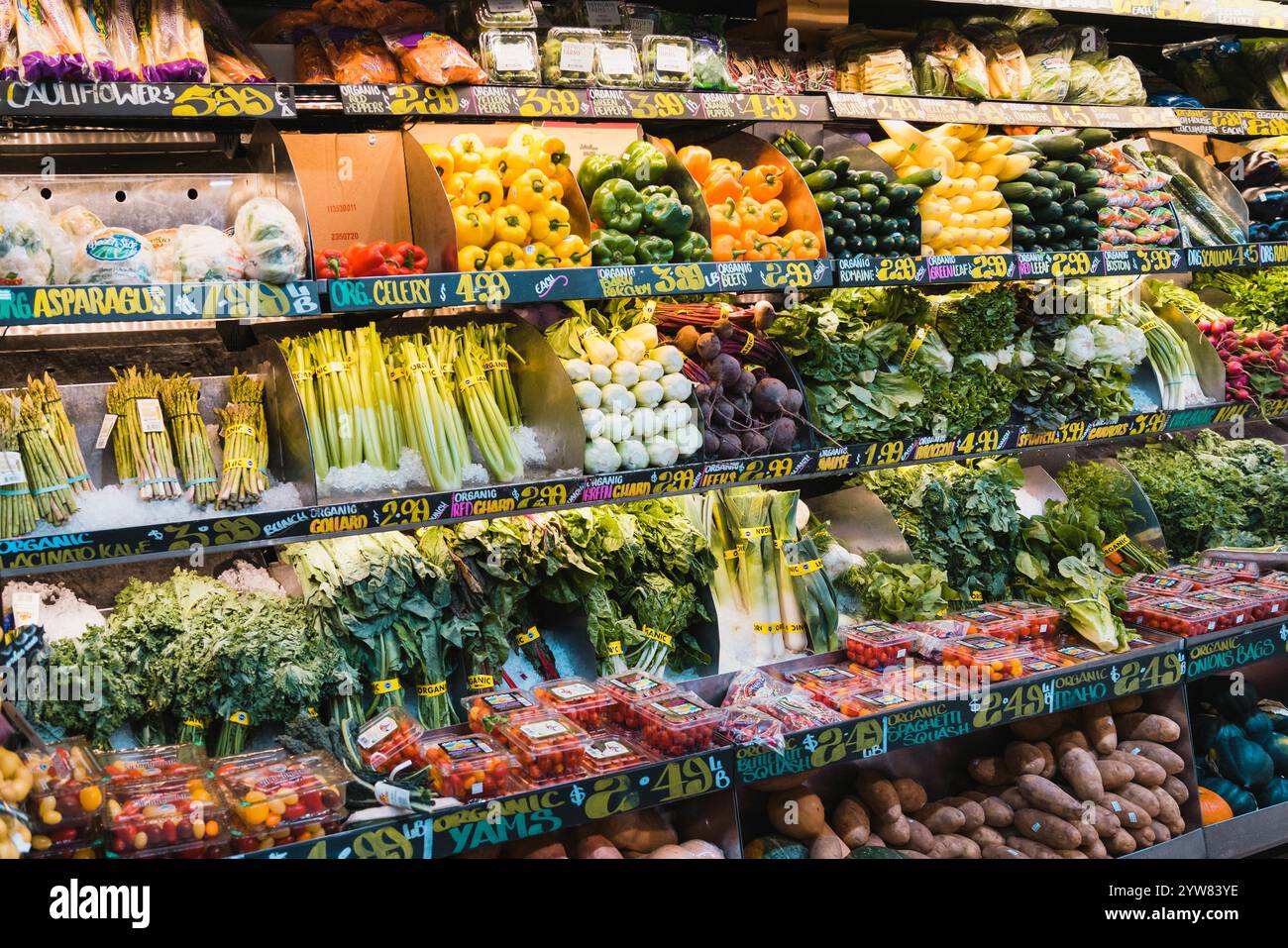 USA, Supermarket grocery shelves Stock Photo - Alamy