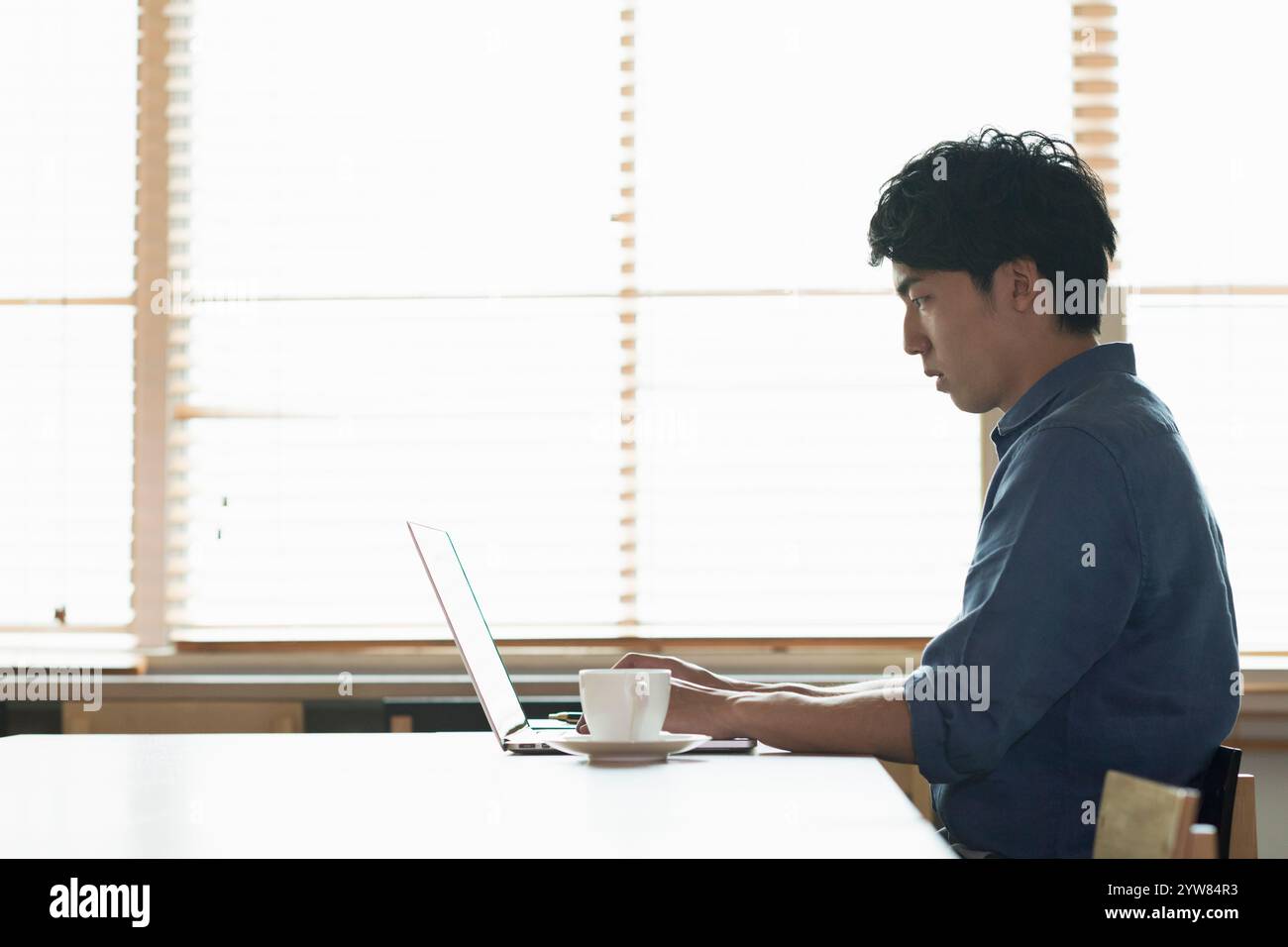 Side profile businessman hi-res stock photography and images - Alamy
