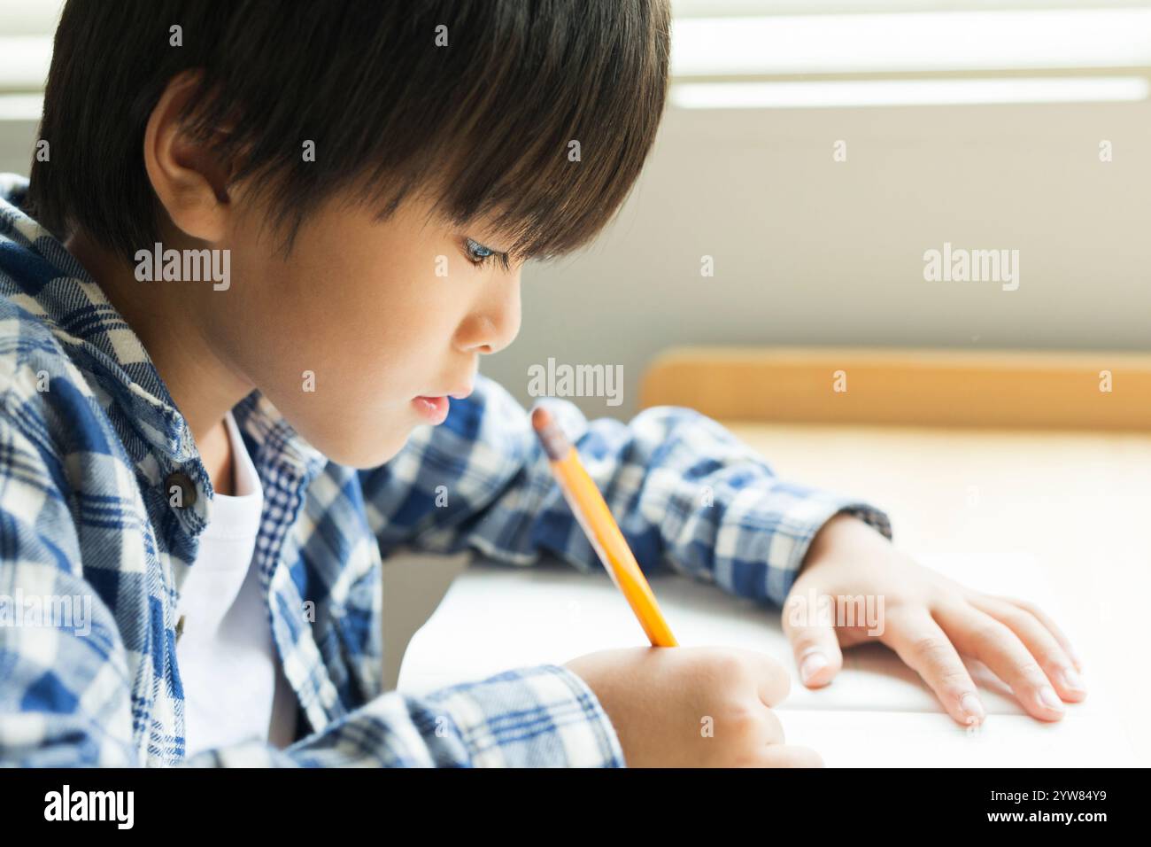 Boy side profile hi-res stock photography and images - Alamy