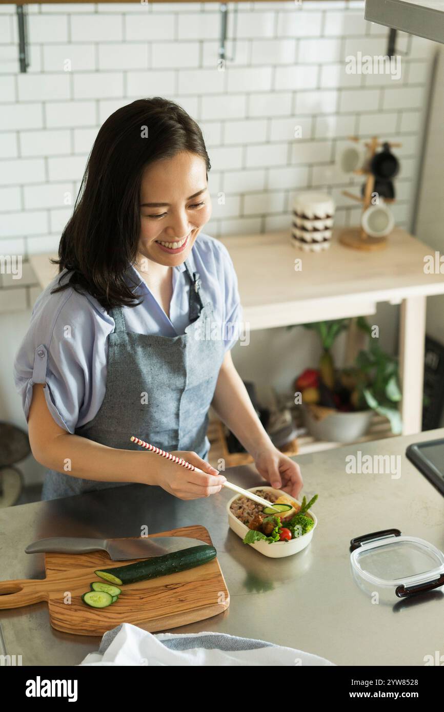 Kitchen packing hi-res stock photography and images - Alamy
