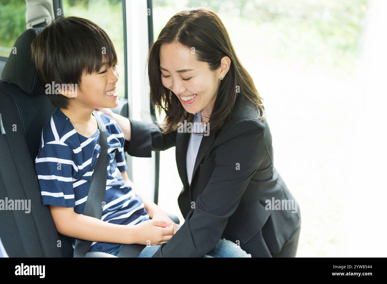 Mother child school car hi-res stock photography and images - Alamy