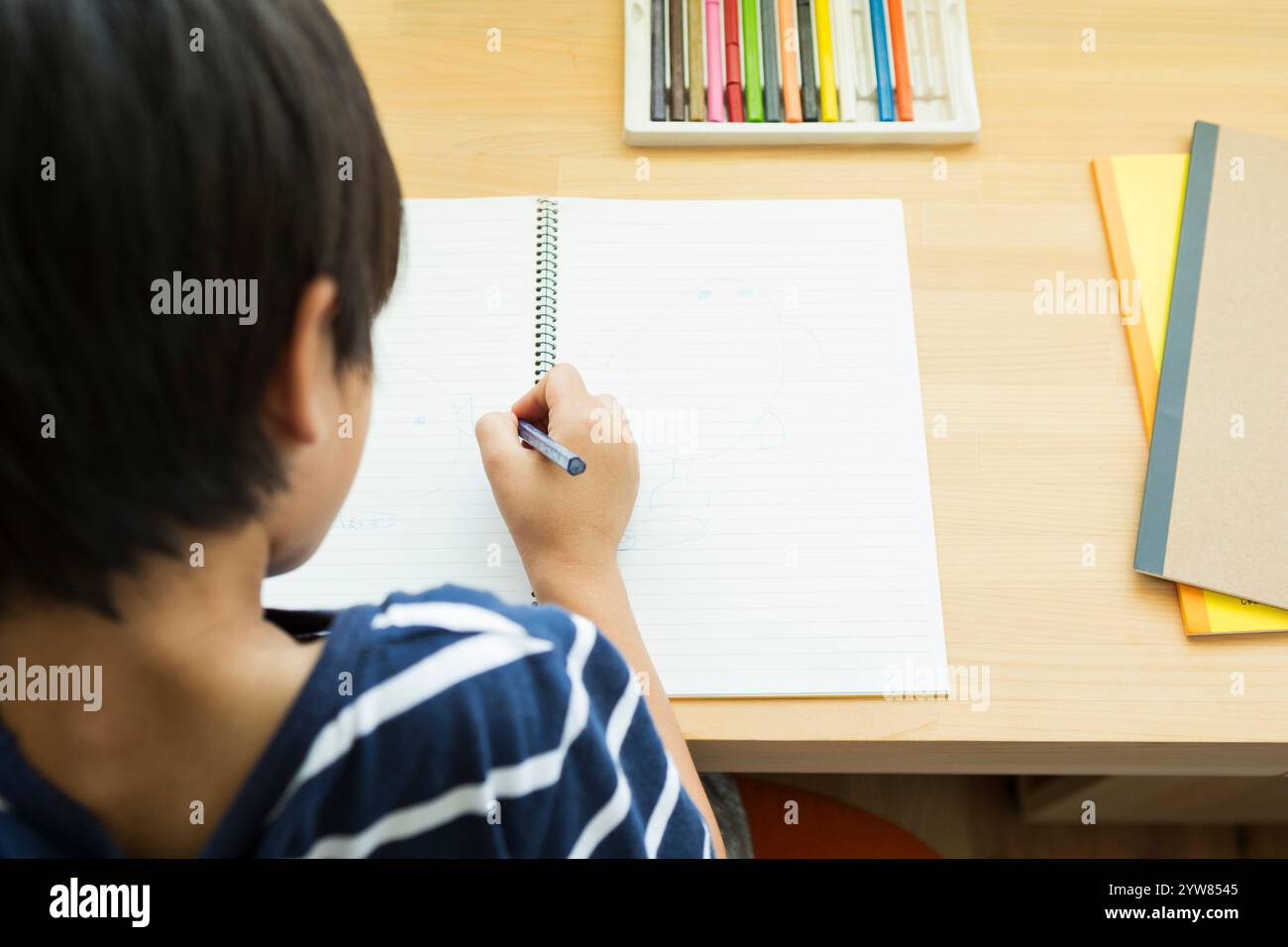 Boy drawing picture hi-res stock photography and images - Alamy