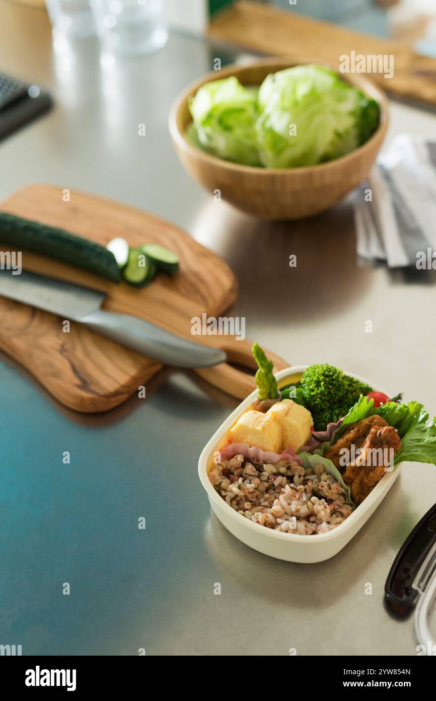 Packed kitchen hi-res stock photography and images - Alamy