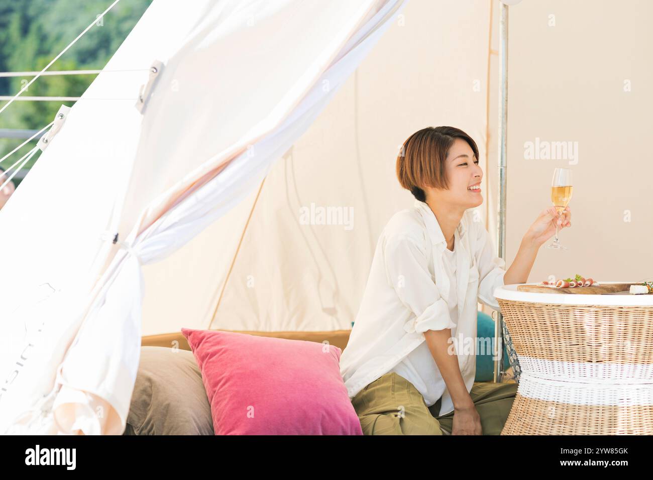 Woman in her 20s glamping Stock Photo - Alamy