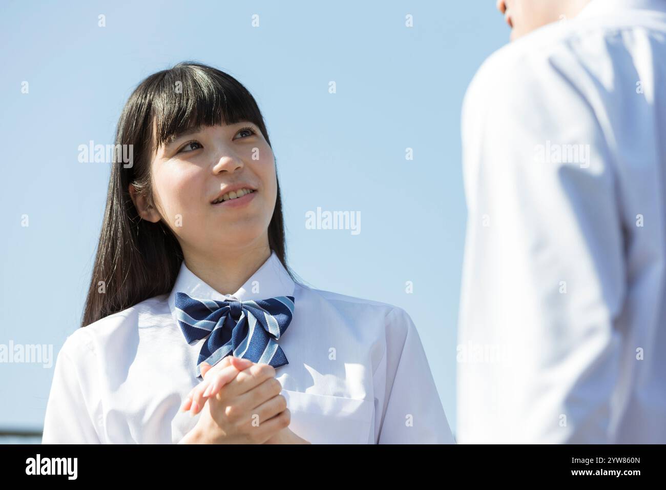 High school girls in conversation Stock Photo - Alamy
