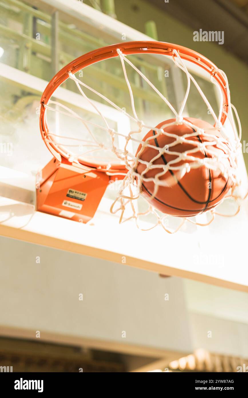 Indoor basketball court hi-res stock photography and images - Alamy
