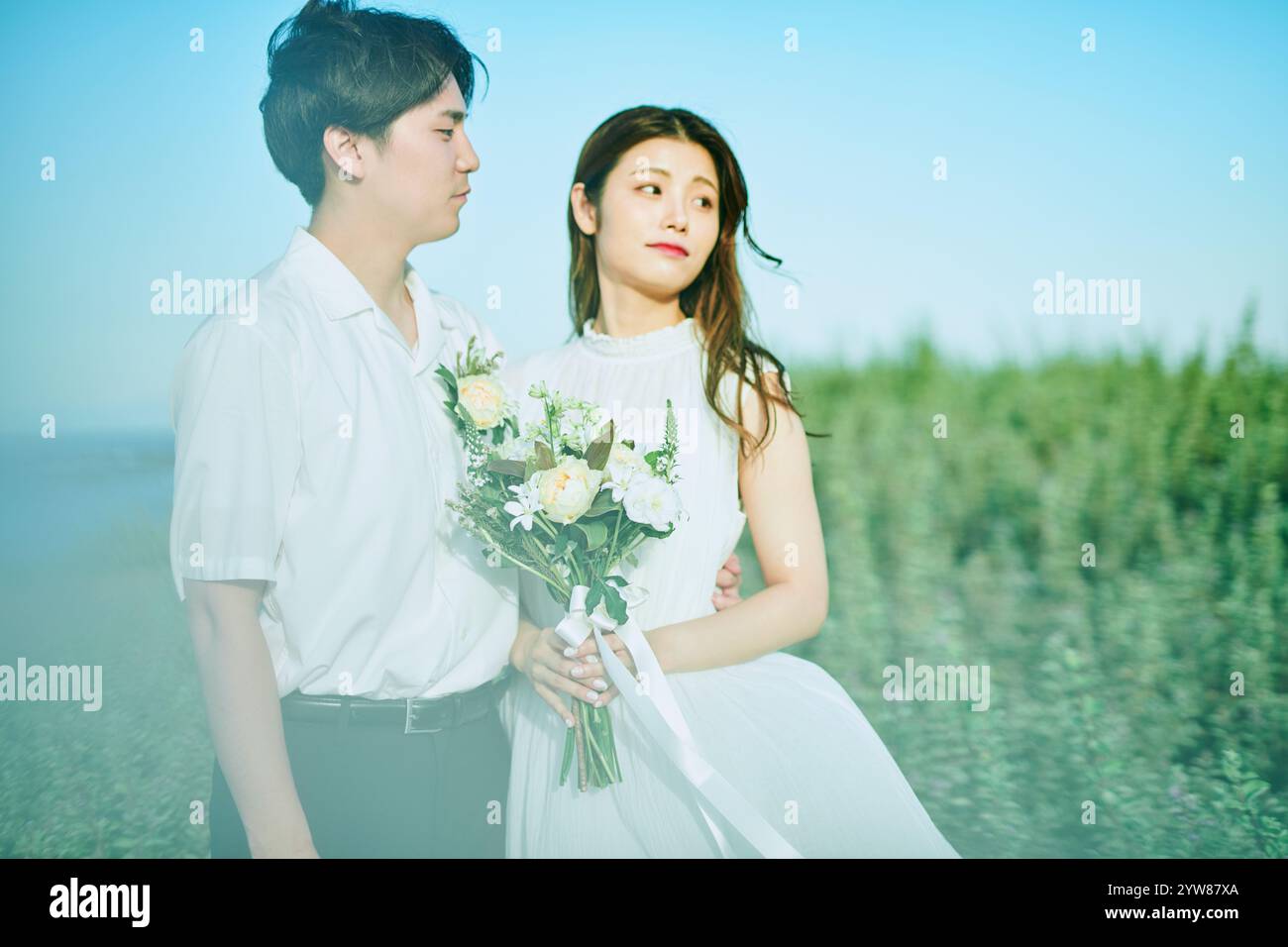 Couple and flower hi-res stock photography and images - Alamy